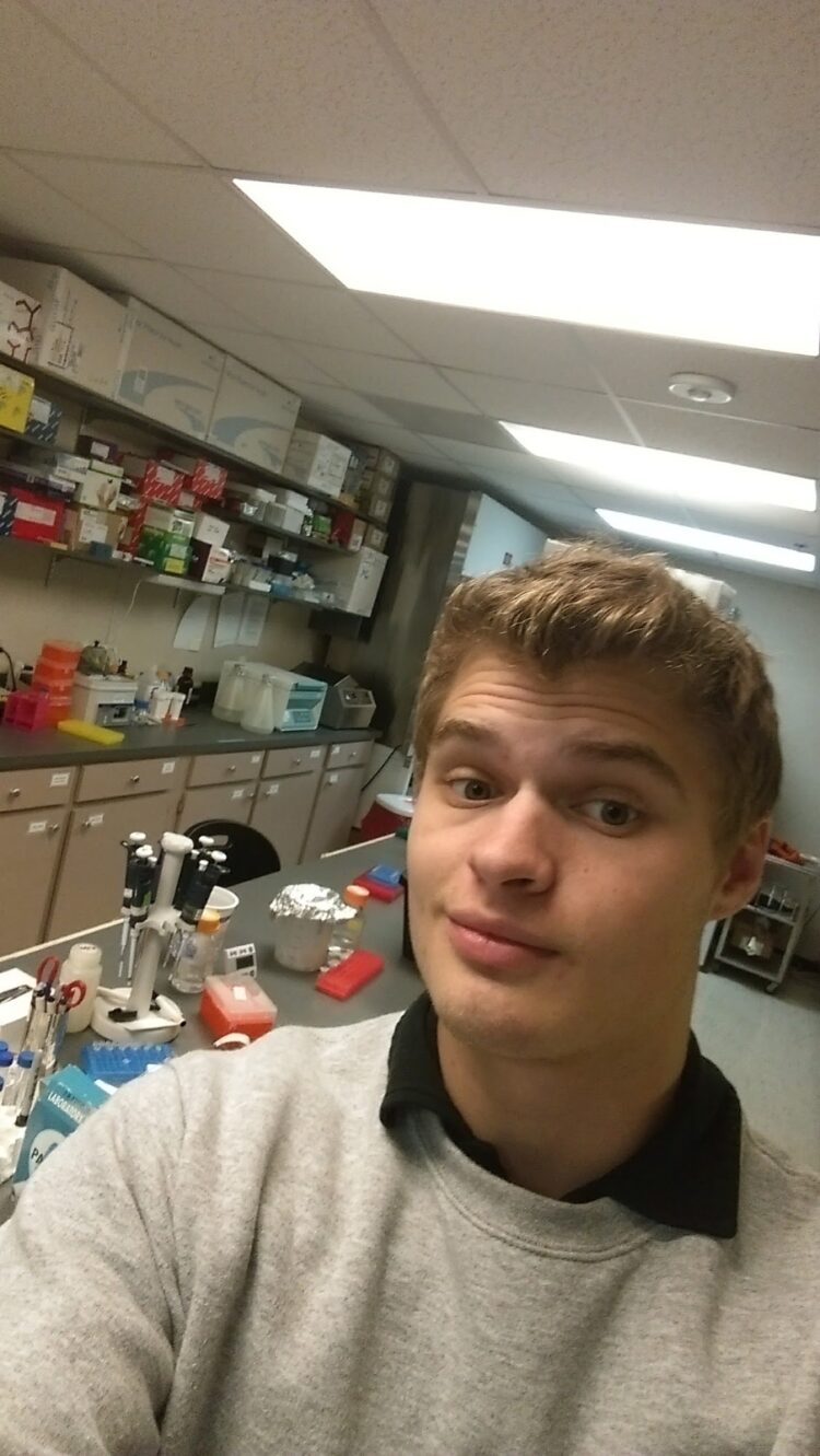 Student wins prize for ‘biological spacesuit’ at NASA workshop