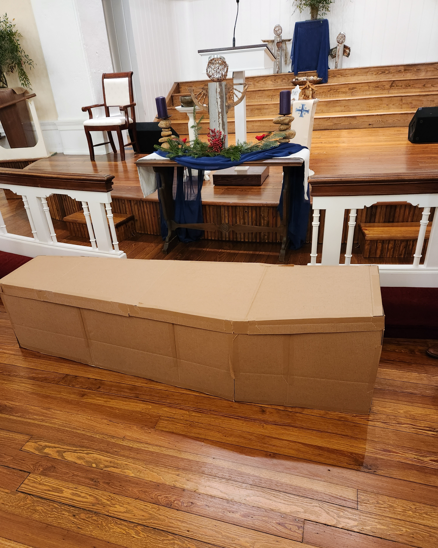 Mercer professor wins EXPy Award for class on death and dying